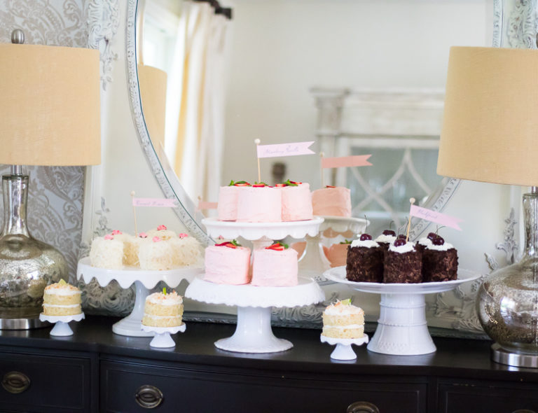 How to host a bake group featuring mini cakes
