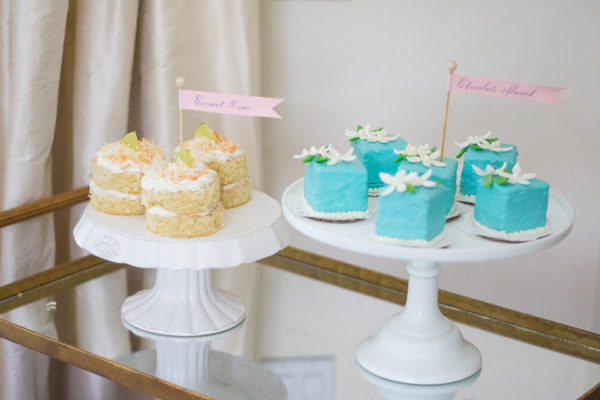 How to host a bake group featuring mini cakes