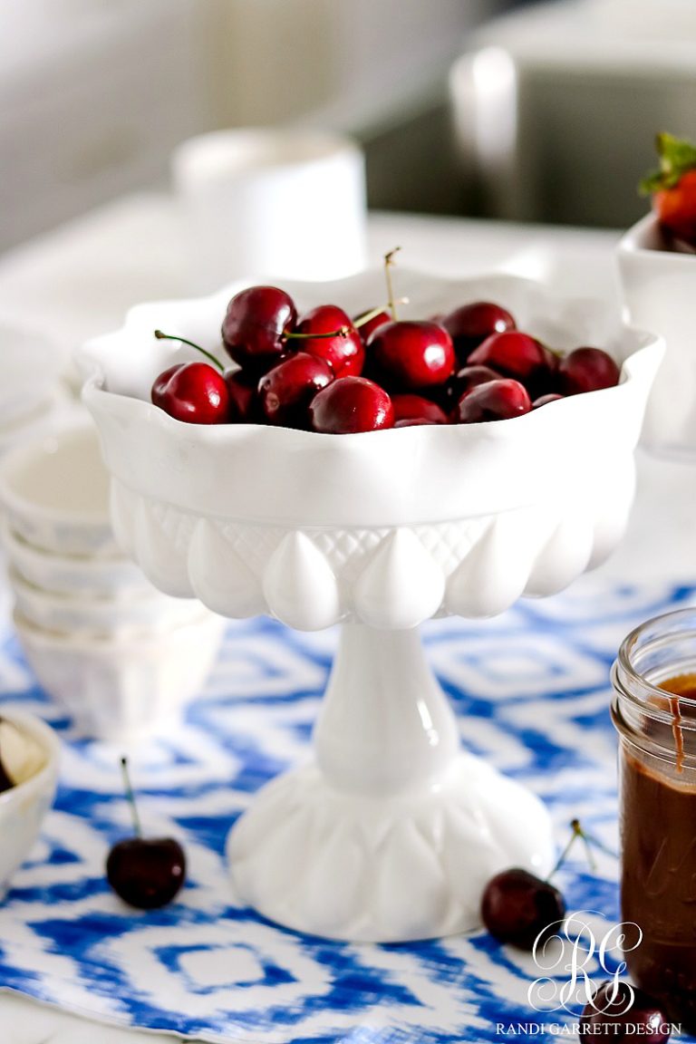 Summer Entertaining - Easy Decor and Ice Cream Sundae Bar for the ...