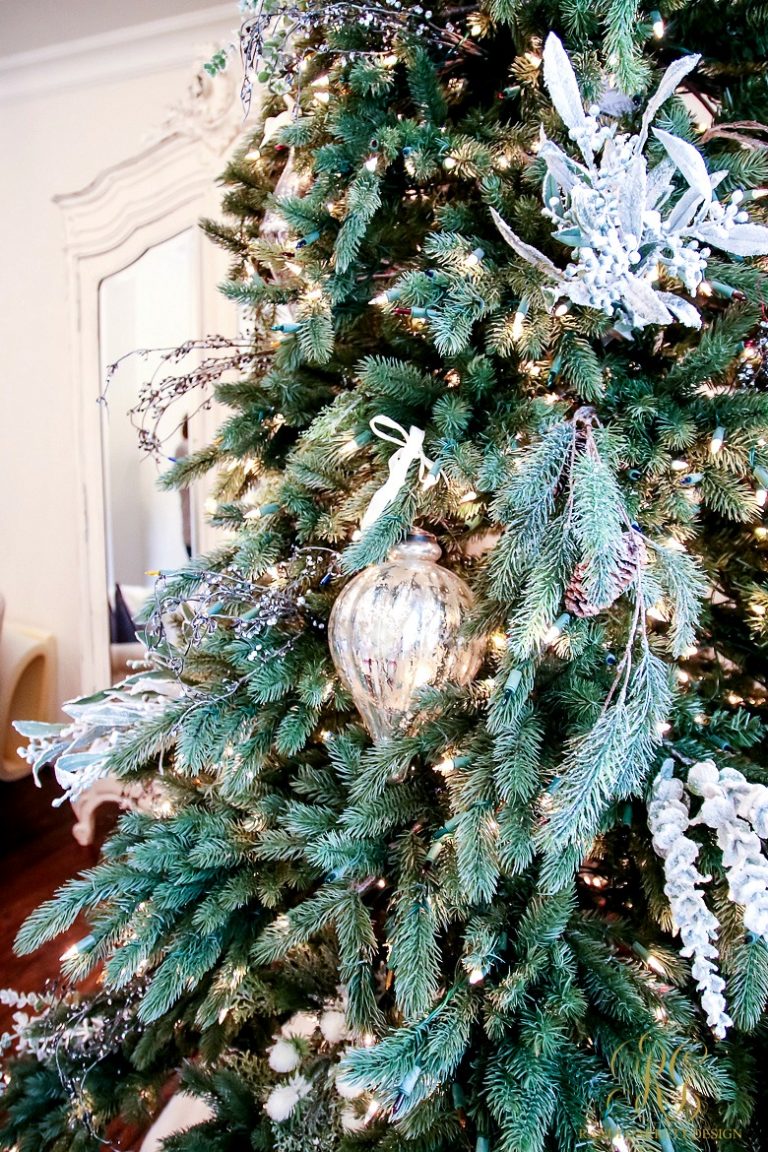 Tips for Trimming your Christmas Tree like a Pro - Randi Garrett Design