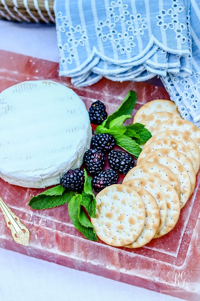 5 Simple Outdoor Summer Entertaining Tips - Randi Garrett Design