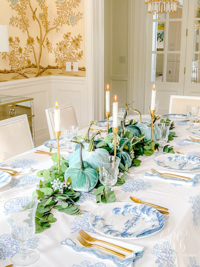 Simple Velvet Pumpkin + Eucalyptus Thanksgiving Table - Randi Garrett ...